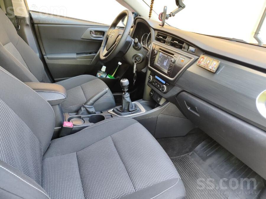 Melns Toyota Auris 2013 Daugavpils, ar dzinēja tilpumu 1.40 L un nobraukumu 303 tūkst. km par 5400 €, foto 6 vietnē AUTOMOTO.COM.LV