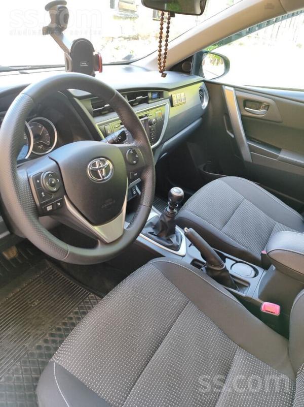 Melns Toyota Auris 2013 Daugavpils, ar dzinēja tilpumu 1.40 L un nobraukumu 303 tūkst. km par 5400 €, foto 7 vietnē AUTOMOTO.COM.LV