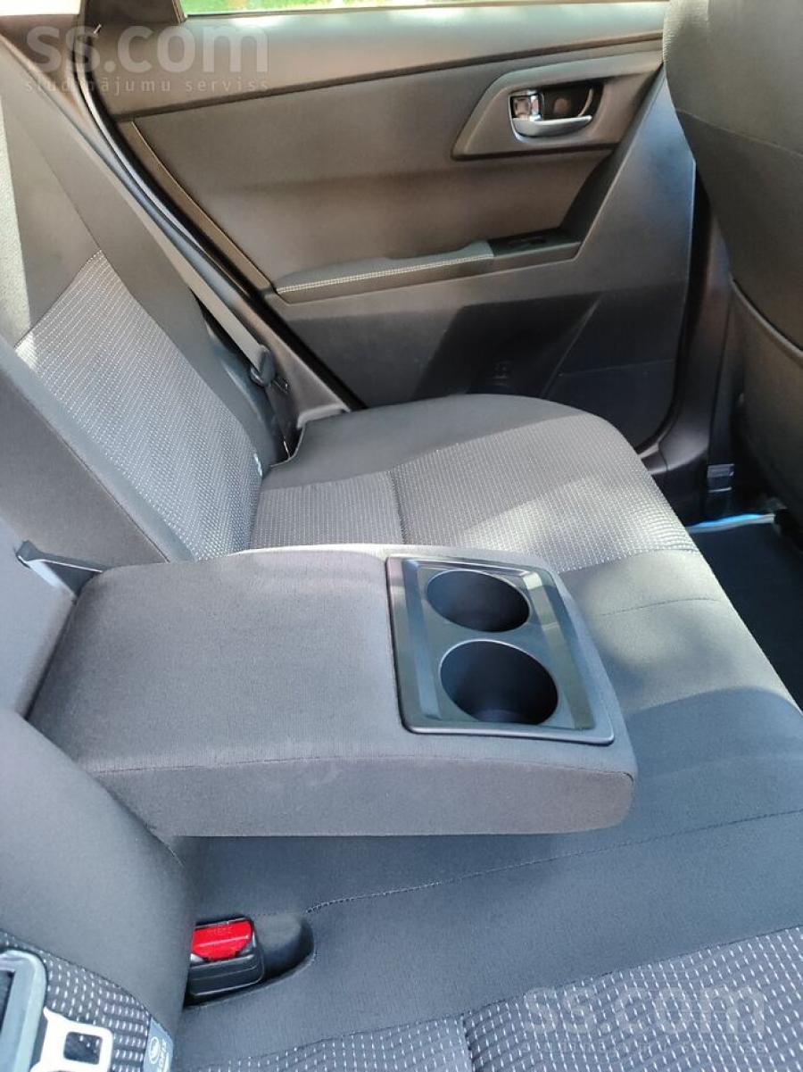 Melns Toyota Auris 2013 Daugavpils, ar dzinēja tilpumu 1.40 L un nobraukumu 303 tūkst. km par 5400 €, foto 10 vietnē AUTOMOTO.COM.LV