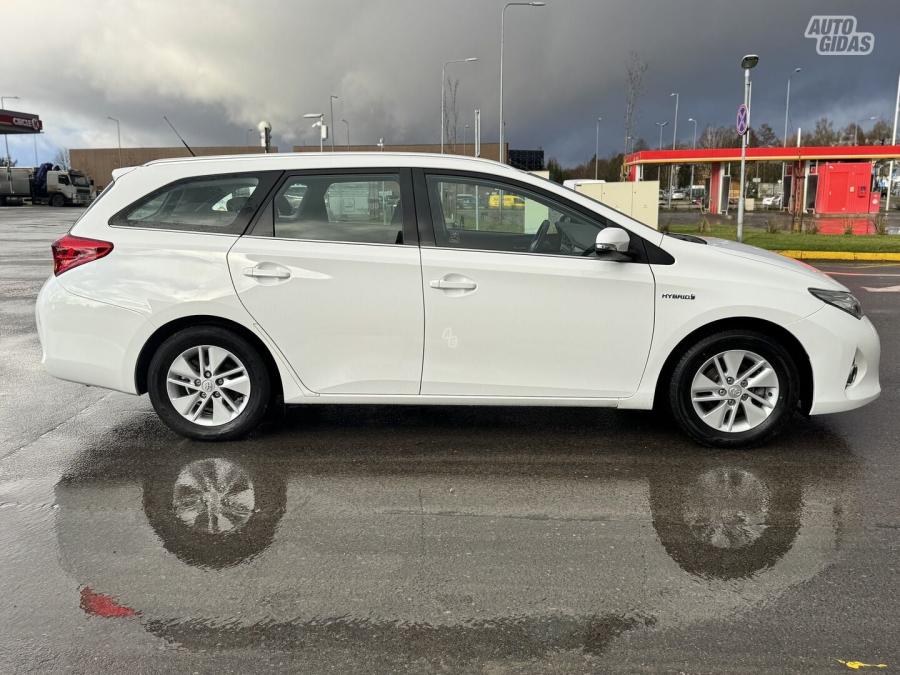 Melns Toyota Auris 2014 Viļņa, ar dzinēja tilpumu 1.80 L un nobraukumu 211 tūkst. km par 8950 €, foto 13 vietnē AUTOMOTO.COM.LV