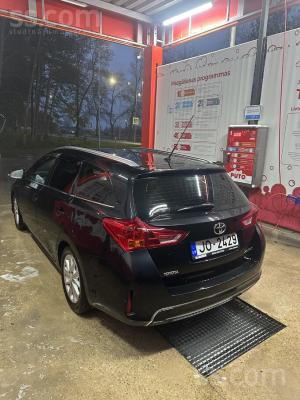 Black Toyota Auris 2014 in Riga, with an engine capacity of 1.60 L and mileage of 183 thousand km for 8150 €, photo 6 on AUTOMOTO.COM.LV