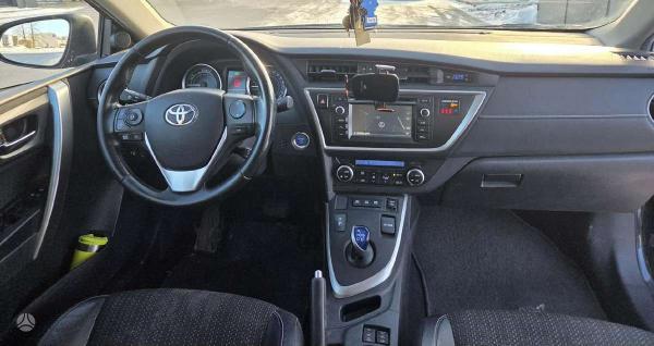 Black Toyota Auris 2014 in Vilnius, with an engine capacity of 1.80 L and mileage of 141 thousand km for 9500 €, photo 10 on AUTOMOTO.COM.LV
