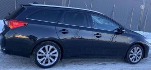 Black Toyota Auris 2014 in Vilnius, with an engine capacity of 1.80 L and mileage of 220 thousand km for 8999 €, photo 2 on AUTOMOTO.COM.LV