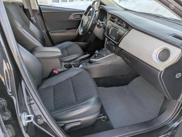 Melns Toyota Auris 2014 Viļņa, ar dzinēja tilpumu 1.80 L un nobraukumu 270 tūkst. km par 7800 €, foto 11 vietnē AUTOMOTO.COM.LV