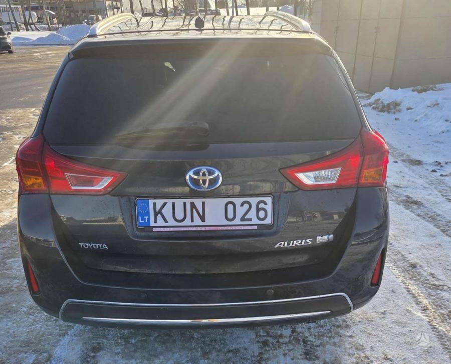Melns Toyota Auris 2014 Viļņa, ar dzinēja tilpumu 1.80 L un nobraukumu 141 tūkst. km par 9500 €, foto 2 vietnē AUTOMOTO.COM.LV