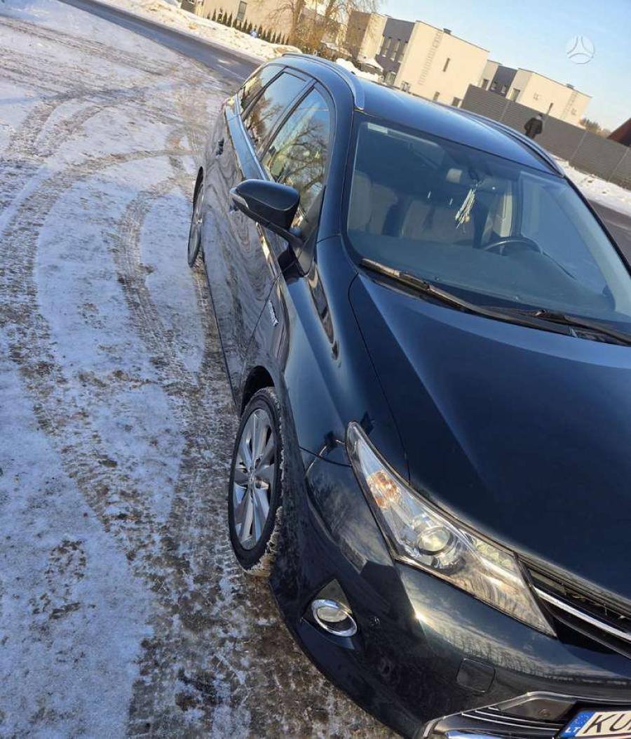 Melns Toyota Auris 2014 Viļņa, ar dzinēja tilpumu 1.80 L un nobraukumu 141 tūkst. km par 9500 €, foto 4 vietnē AUTOMOTO.COM.LV