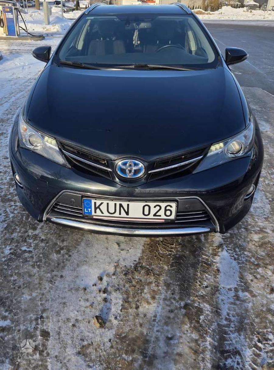 Melns Toyota Auris 2014 Viļņa, ar dzinēja tilpumu 1.80 L un nobraukumu 141 tūkst. km par 9500 €, foto 5 vietnē AUTOMOTO.COM.LV