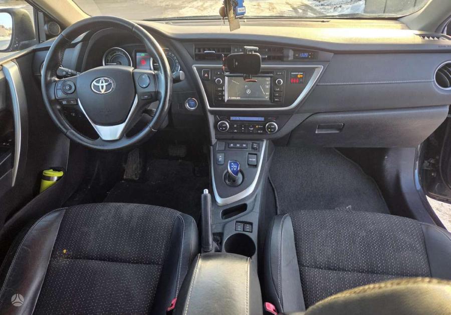 Melns Toyota Auris 2014 Viļņa, ar dzinēja tilpumu 1.80 L un nobraukumu 141 tūkst. km par 9500 €, foto 12 vietnē AUTOMOTO.COM.LV