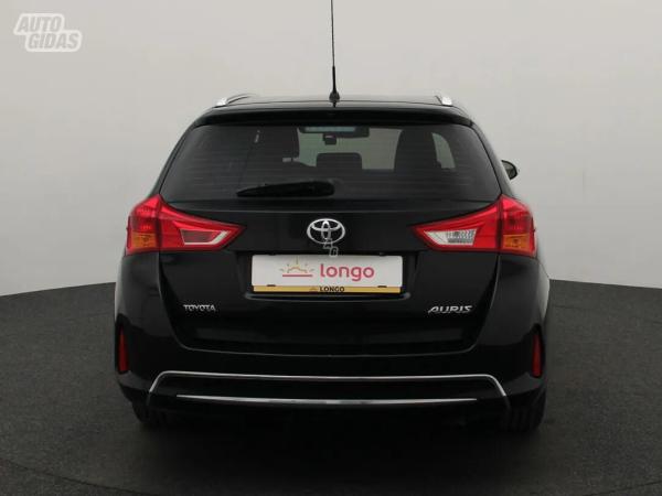 Melns Toyota Auris 2014 Viļņa, ar dzinēja tilpumu 1.60 L un nobraukumu 191 tūkst. km par 7499 €, foto 5 vietnē AUTOMOTO.COM.LV
