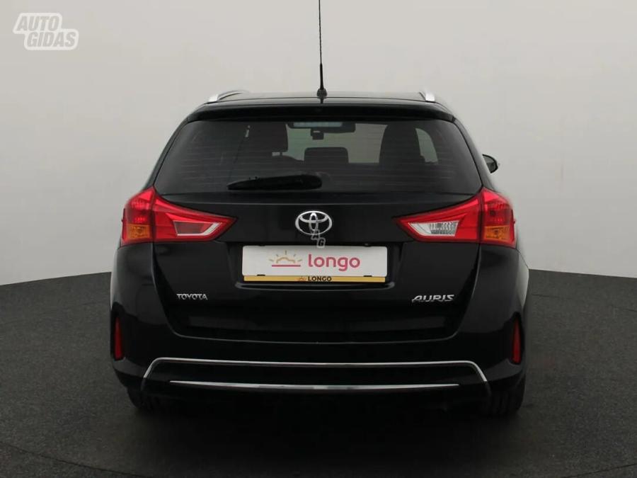 Melns Toyota Auris 2014 Viļņa, ar dzinēja tilpumu 1.60 L un nobraukumu 191 tūkst. km par 7499 €, foto 6 vietnē AUTOMOTO.COM.LV