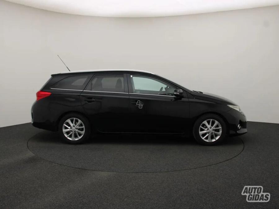 Melns Toyota Auris 2014 Viļņa, ar dzinēja tilpumu 1.60 L un nobraukumu 191 tūkst. km par 7499 €, foto 10 vietnē AUTOMOTO.COM.LV