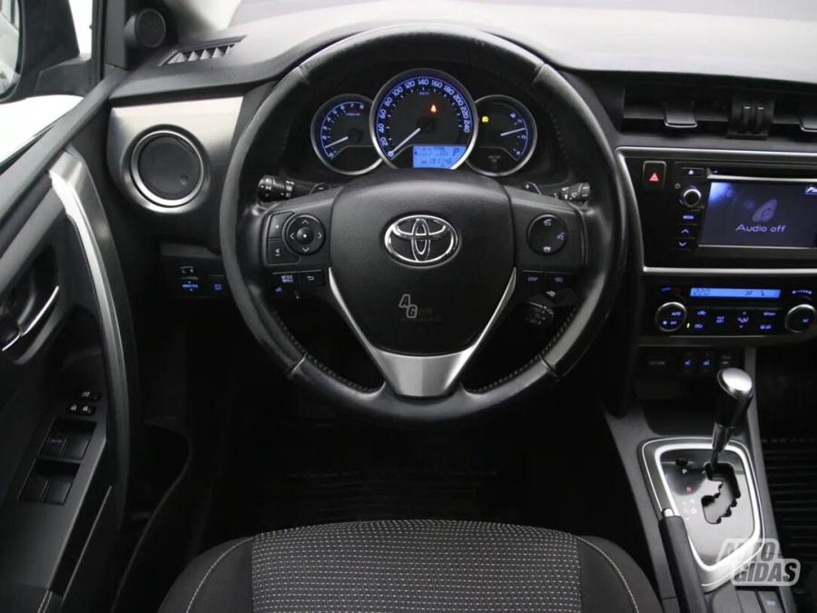 Melns Toyota Auris 2014 Viļņa, ar dzinēja tilpumu 1.60 L un nobraukumu 191 tūkst. km par 7499 €, foto 18 vietnē AUTOMOTO.COM.LV