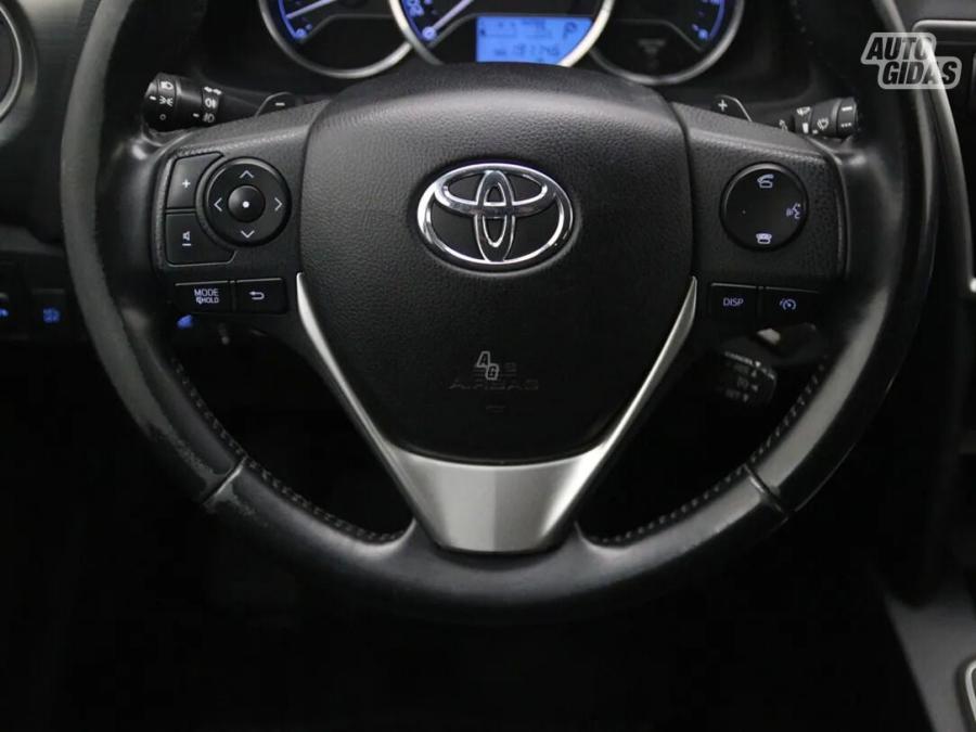 Melns Toyota Auris 2014 Viļņa, ar dzinēja tilpumu 1.60 L un nobraukumu 191 tūkst. km par 7499 €, foto 19 vietnē AUTOMOTO.COM.LV