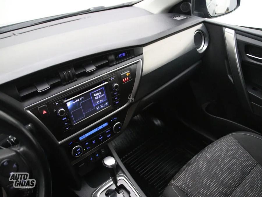 Melns Toyota Auris 2014 Viļņa, ar dzinēja tilpumu 1.60 L un nobraukumu 191 tūkst. km par 7499 €, foto 22 vietnē AUTOMOTO.COM.LV