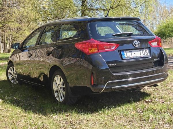 Melns Toyota Auris 2014 Rīga, ar dzinēja tilpumu 2.00 L un nobraukumu 282 tūkst. km par 5950 €, foto 3 vietnē AUTOMOTO.COM.LV