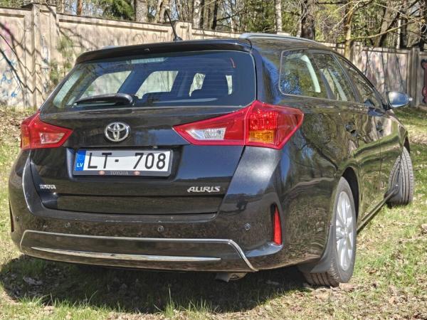 Melns Toyota Auris 2014 Rīga, ar dzinēja tilpumu 2.00 L un nobraukumu 282 tūkst. km par 5950 €, foto 4 vietnē AUTOMOTO.COM.LV