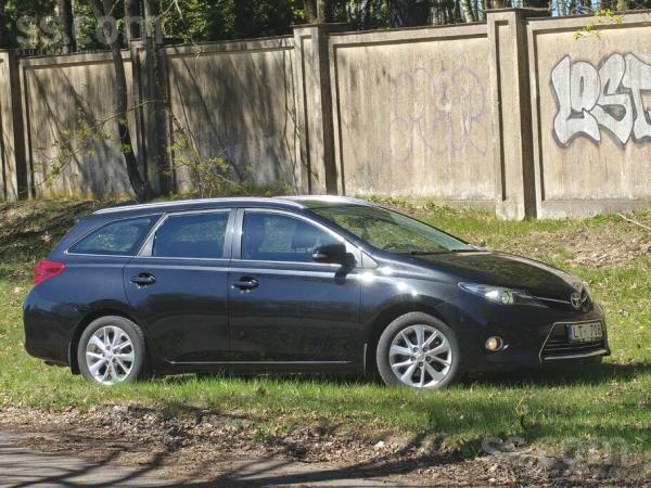 Melns Toyota Auris 2014 Rīga, ar dzinēja tilpumu 2.00 L un nobraukumu 282 tūkst. km par 5950 €, foto 5 vietnē AUTOMOTO.COM.LV