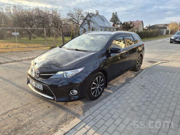 Melns Toyota Auris 2014 Rīga, ar dzinēja tilpumu 1.60 L un nobraukumu 118 tūkst. km par 8300 €, foto 1 vietnē AUTOMOTO.COM.LV