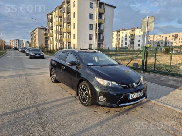 Melns Toyota Auris 2014 Rīga, ar dzinēja tilpumu 1.60 L un nobraukumu 118 tūkst. km par 8300 €, foto 2 vietnē AUTOMOTO.COM.LV