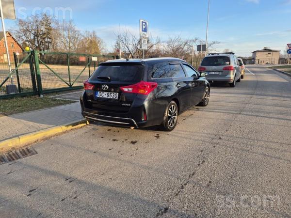 Melns Toyota Auris 2014 Rīga, ar dzinēja tilpumu 1.60 L un nobraukumu 118 tūkst. km par 8300 €, foto 3 vietnē AUTOMOTO.COM.LV