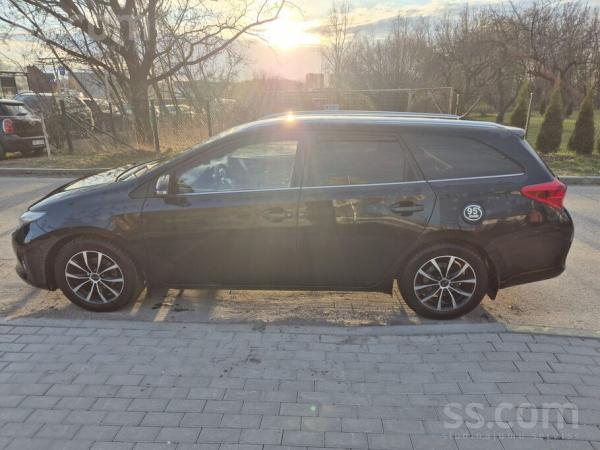 Melns Toyota Auris 2014 Rīga, ar dzinēja tilpumu 1.60 L un nobraukumu 118 tūkst. km par 8300 €, foto 5 vietnē AUTOMOTO.COM.LV