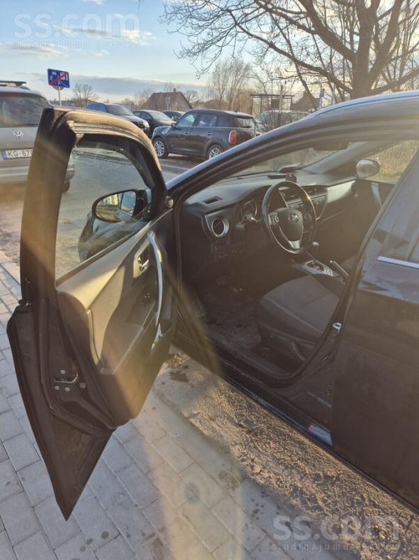 Melns Toyota Auris 2014 Rīga, ar dzinēja tilpumu 1.60 L un nobraukumu 118 tūkst. km par 8300 €, foto 6 vietnē AUTOMOTO.COM.LV