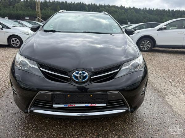 Black Toyota Auris 2014 in Vilnius, with an engine capacity of 1.80 L and mileage of 235 thousand km for 9850 €, photo 2 on AUTOMOTO.COM.LV
