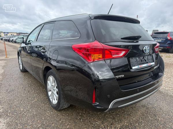 Black Toyota Auris 2014 in Vilnius, with an engine capacity of 1.80 L and mileage of 235 thousand km for 9850 €, photo 3 on AUTOMOTO.COM.LV
