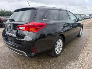 Black Toyota Auris 2014 in Vilnius, with an engine capacity of 1.80 L and mileage of 235 thousand km for 9850 €, photo 7 on AUTOMOTO.COM.LV
