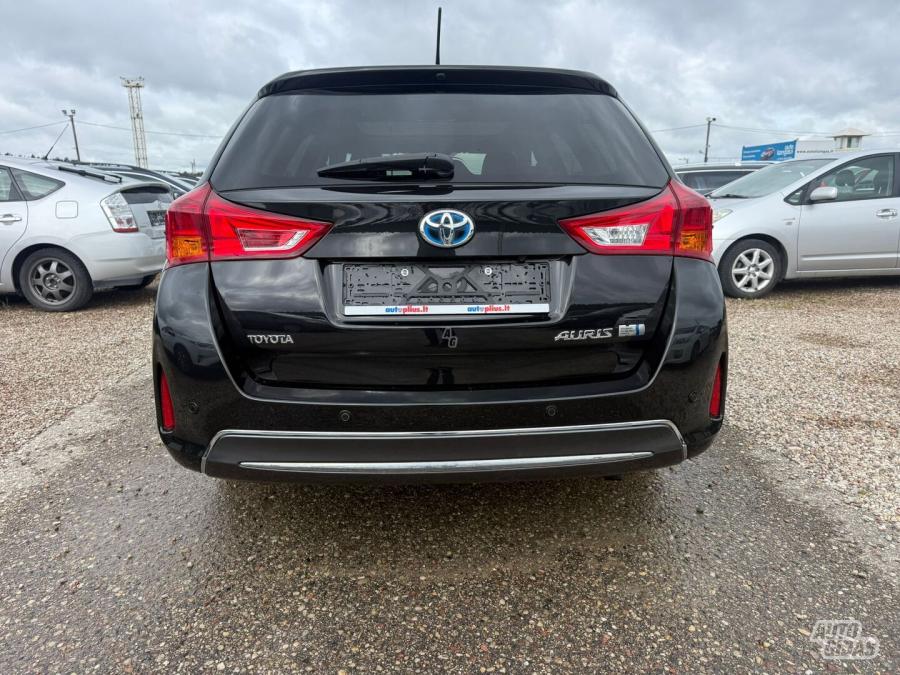Black Toyota Auris 2014 in Vilnius, with an engine capacity of 1.80 L and mileage of 235 thousand km for 9850 €, photo 8 on AUTOMOTO.COM.LV
