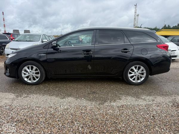 Black Toyota Auris 2014 in Vilnius, with an engine capacity of 1.80 L and mileage of 235 thousand km for 9850 €, photo 8 on AUTOMOTO.COM.LV