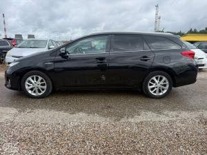Black Toyota Auris 2014 in Vilnius, with an engine capacity of 1.80 L and mileage of 235 thousand km for 9850 €, photo 9 on AUTOMOTO.COM.LV