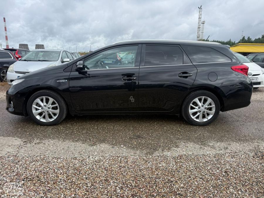 Black Toyota Auris 2014 in Vilnius, with an engine capacity of 1.80 L and mileage of 235 thousand km for 9850 €, photo 9 on AUTOMOTO.COM.LV