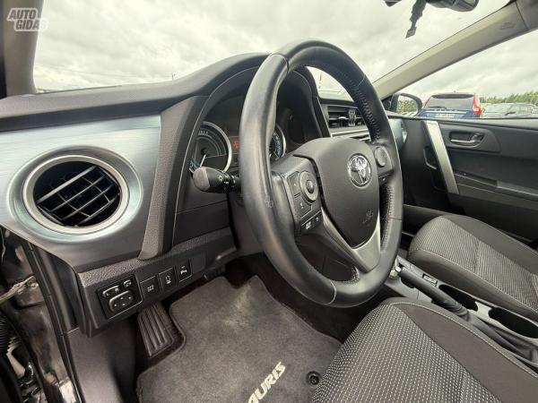 Black Toyota Auris 2014 in Vilnius, with an engine capacity of 1.80 L and mileage of 235 thousand km for 9850 €, photo 9 on AUTOMOTO.COM.LV