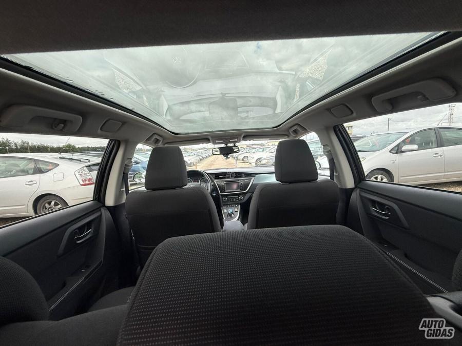 Black Toyota Auris 2014 in Vilnius, with an engine capacity of 1.80 L and mileage of 235 thousand km for 9850 €, photo 12 on AUTOMOTO.COM.LV