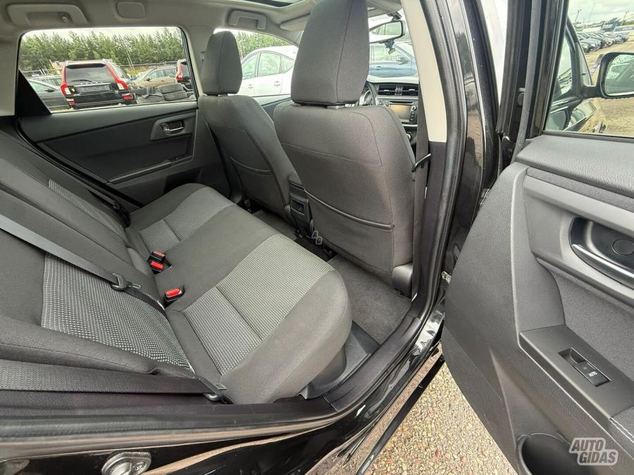 Black Toyota Auris 2014 in Vilnius, with an engine capacity of 1.80 L and mileage of 235 thousand km for 9850 €, photo 13 on AUTOMOTO.COM.LV