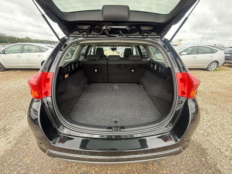 Black Toyota Auris 2014 in Vilnius, with an engine capacity of 1.80 L and mileage of 235 thousand km for 9850 €, photo 14 on AUTOMOTO.COM.LV