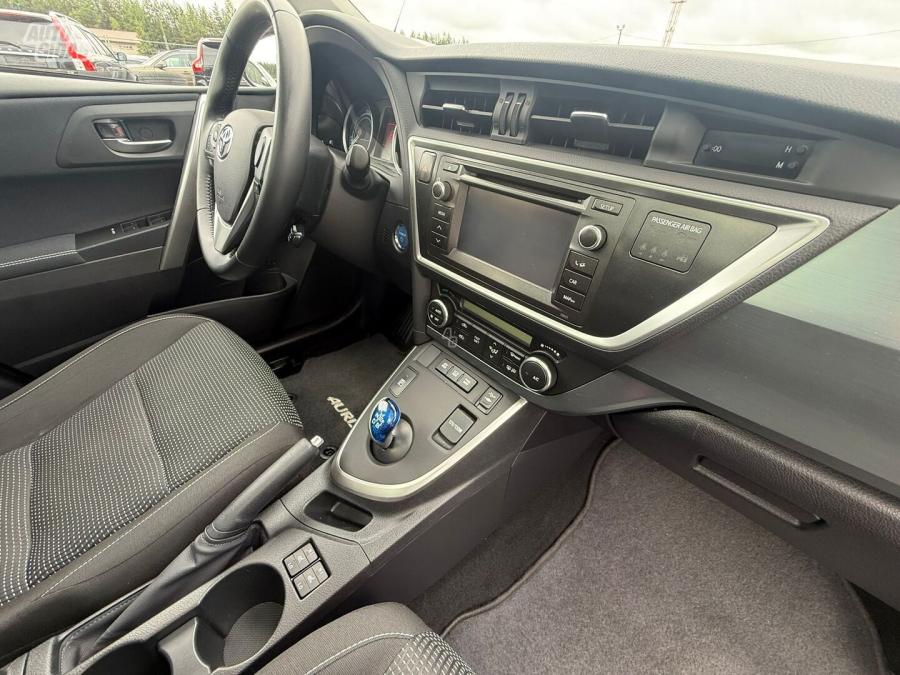 Black Toyota Auris 2014 in Vilnius, with an engine capacity of 1.80 L and mileage of 235 thousand km for 9850 €, photo 16 on AUTOMOTO.COM.LV