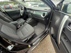 Black Toyota Auris 2014 in Vilnius, with an engine capacity of 1.80 L and mileage of 235 thousand km for 9850 €, photo 17 on AUTOMOTO.COM.LV
