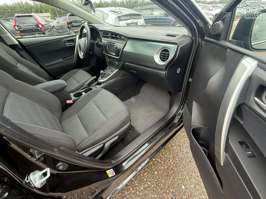 Black Toyota Auris 2014 in Vilnius, with an engine capacity of 1.80 L and mileage of 235 thousand km for 9850 €, photo 17 on AUTOMOTO.COM.LV