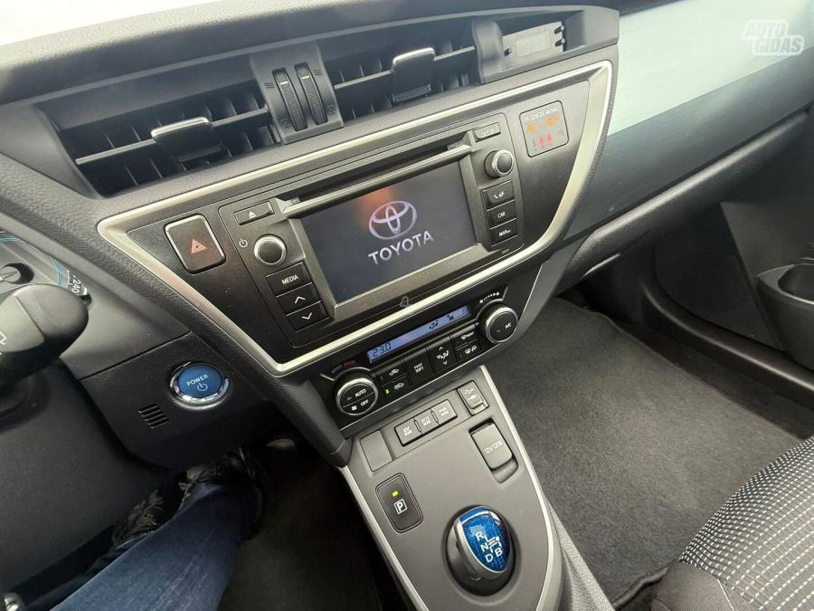 Black Toyota Auris 2014 in Vilnius, with an engine capacity of 1.80 L and mileage of 235 thousand km for 9850 €, photo 19 on AUTOMOTO.COM.LV