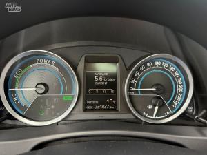 Black Toyota Auris 2014 in Vilnius, with an engine capacity of 1.80 L and mileage of 235 thousand km for 9850 €, photo 20 on AUTOMOTO.COM.LV