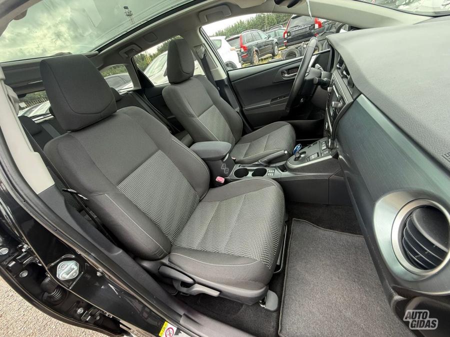 Black Toyota Auris 2014 in Vilnius, with an engine capacity of 1.80 L and mileage of 235 thousand km for 9850 €, photo 23 on AUTOMOTO.COM.LV