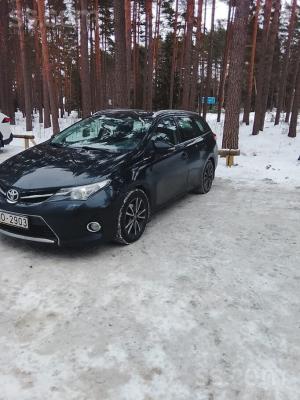 Black Toyota Auris 2014 in Riga, with an engine capacity of 1.60 L and mileage of 451 thousand km for 4800 €, photo  on AUTOMOTO.COM.LV