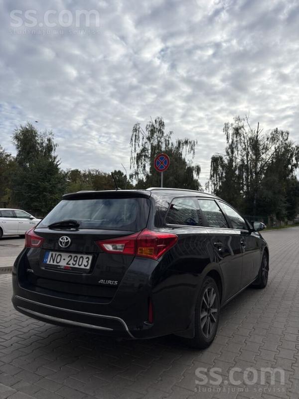 Melns Toyota Auris 2014 Rīga, ar dzinēja tilpumu 1.60 L un nobraukumu 460 tūkst. km par 5000 €, foto 4 vietnē AUTOMOTO.COM.LV