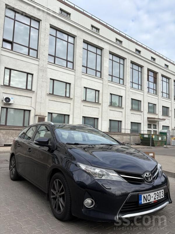 Melns Toyota Auris 2014 Rīga, ar dzinēja tilpumu 1.60 L un nobraukumu 460 tūkst. km par 5000 €, foto 5 vietnē AUTOMOTO.COM.LV