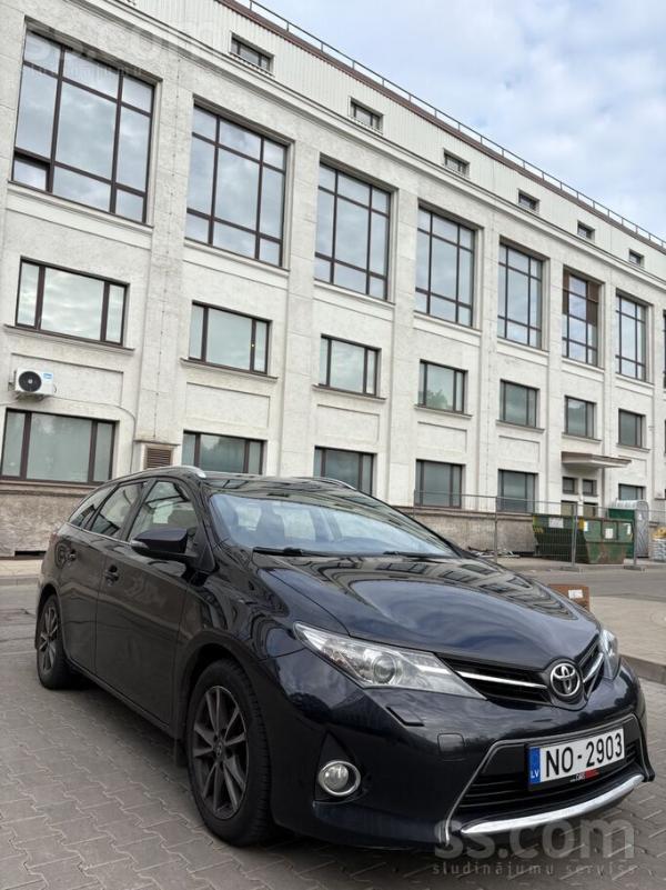 Melns Toyota Auris 2014 Rīga, ar dzinēja tilpumu 1.60 L un nobraukumu 460 tūkst. km par 5000 €, foto 6 vietnē AUTOMOTO.COM.LV