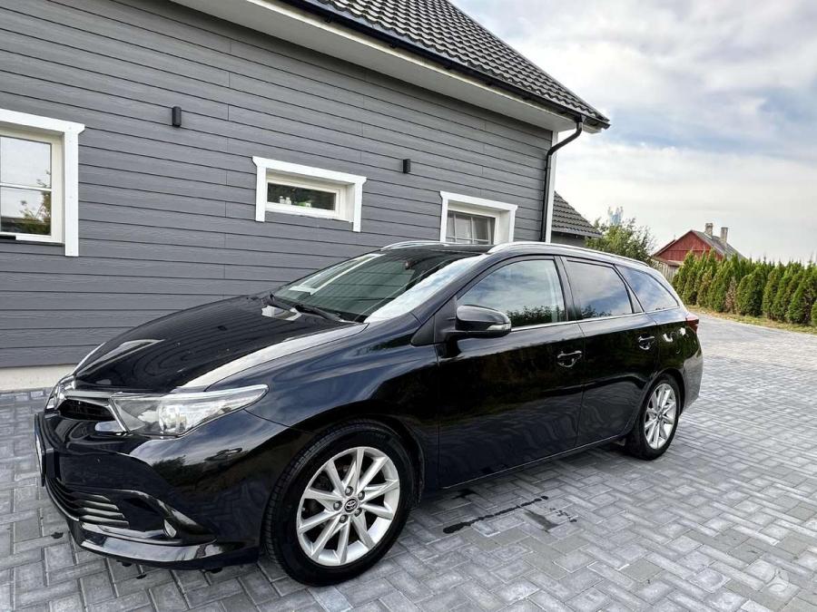 Melns Toyota Auris 2015 Viļņa, ar dzinēja tilpumu 1.20 L un nobraukumu 280 tūkst. km par 6999 €, foto 1 vietnē AUTOMOTO.COM.LV