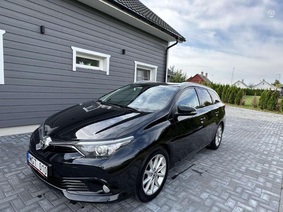Melns Toyota Auris 2015 Viļņa, ar dzinēja tilpumu 1.20 L un nobraukumu 280 tūkst. km par 6999 €, foto 2 vietnē AUTOMOTO.COM.LV