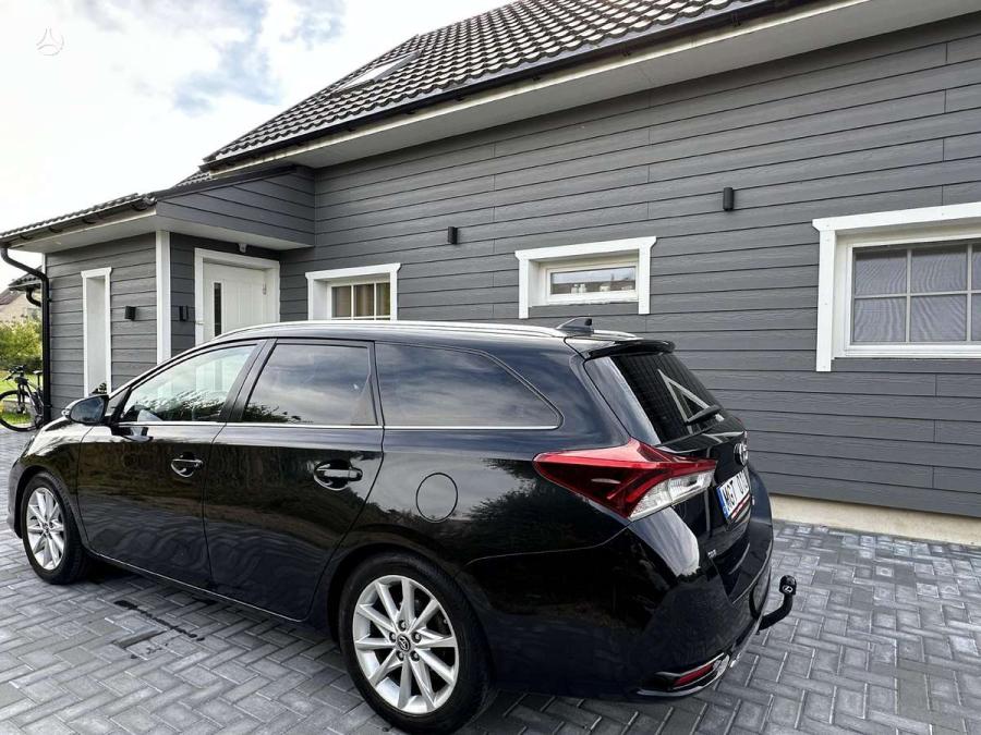 Melns Toyota Auris 2015 Viļņa, ar dzinēja tilpumu 1.20 L un nobraukumu 280 tūkst. km par 6999 €, foto 3 vietnē AUTOMOTO.COM.LV